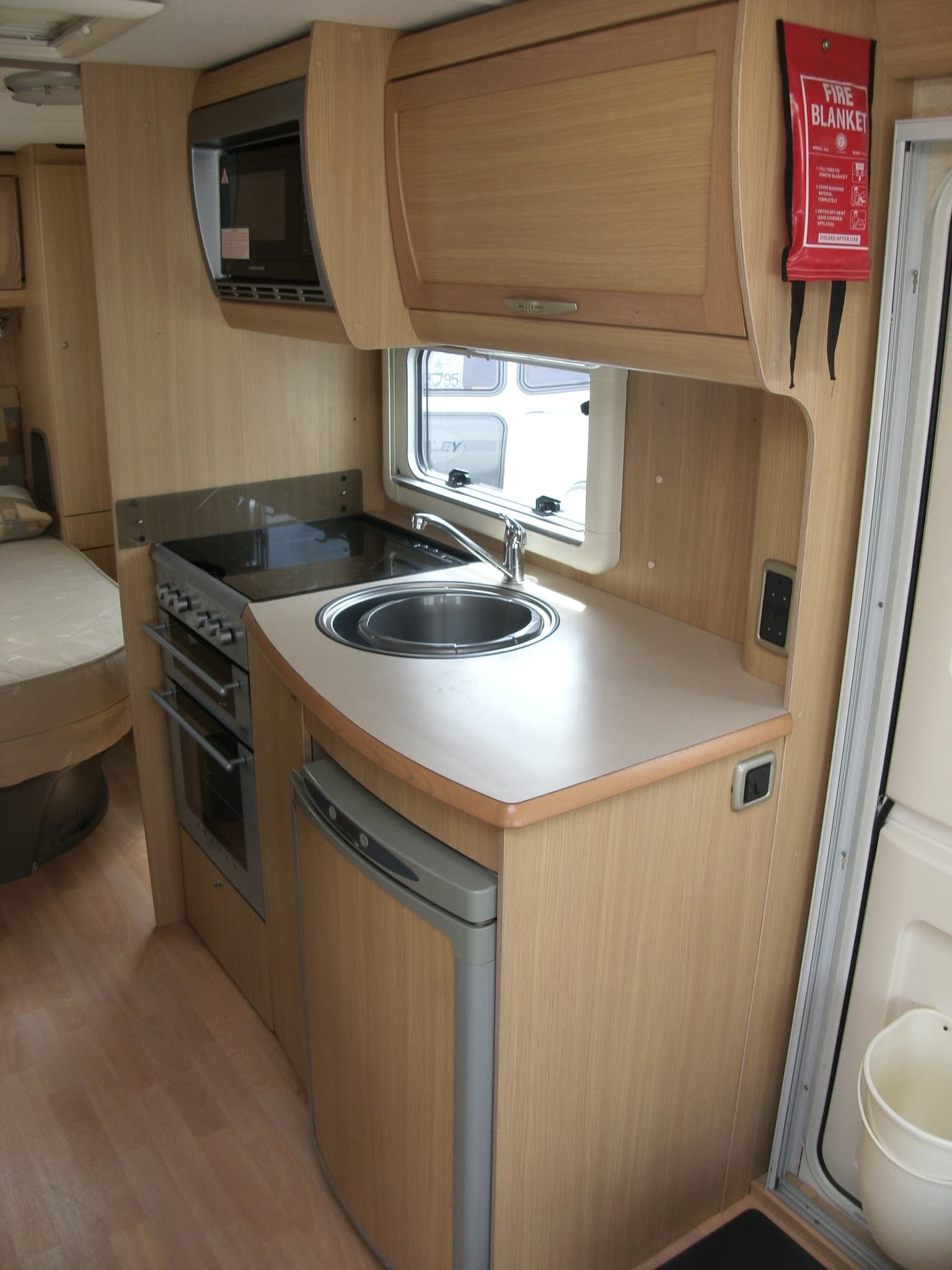 2007 Abbey GTS 420 - SOLD | Black Country Caravans & Camping