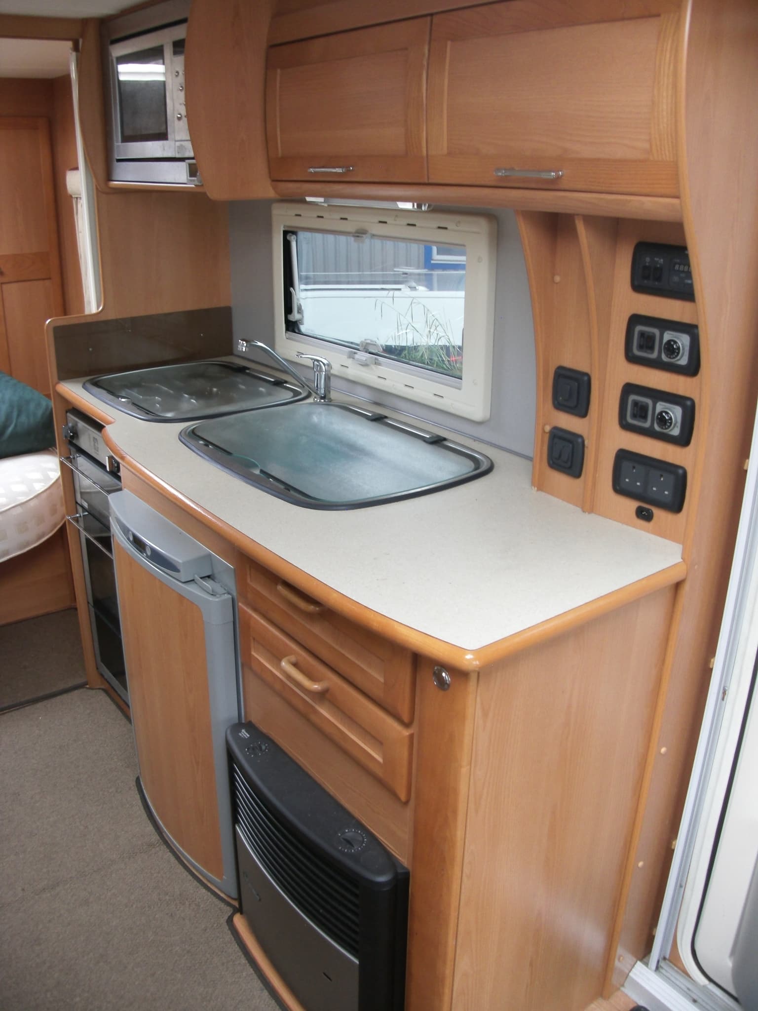 2008 Compass Omega 550 - SOLD | Black Country Caravans & Camping