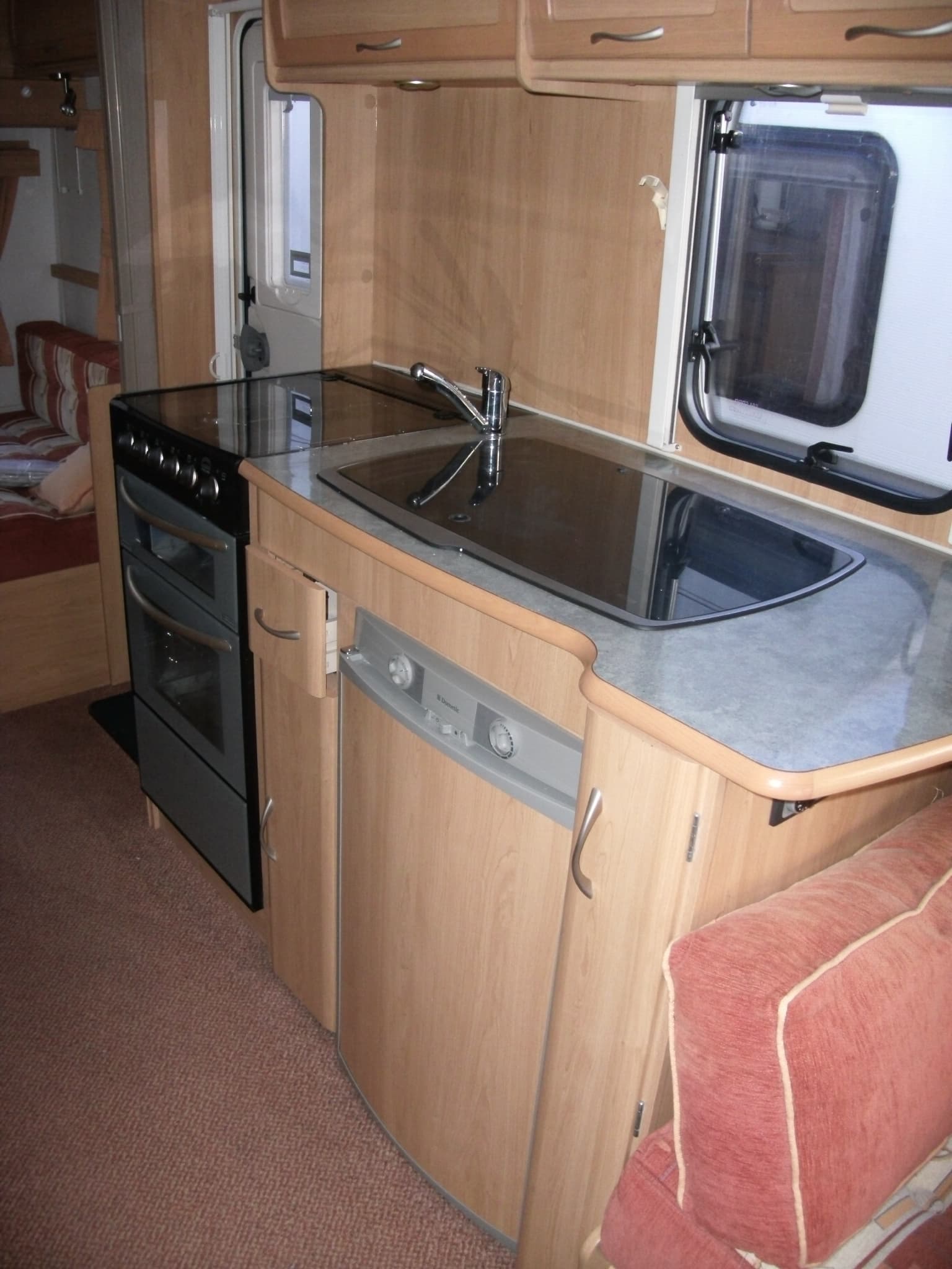 2006 Lunar Quasar 525 - SOLD | Black Country Caravans & Camping