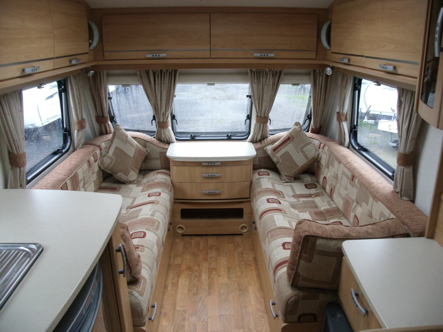 2010 Lunar Ultima 524 - SOLD | Black Country Caravans & Camping