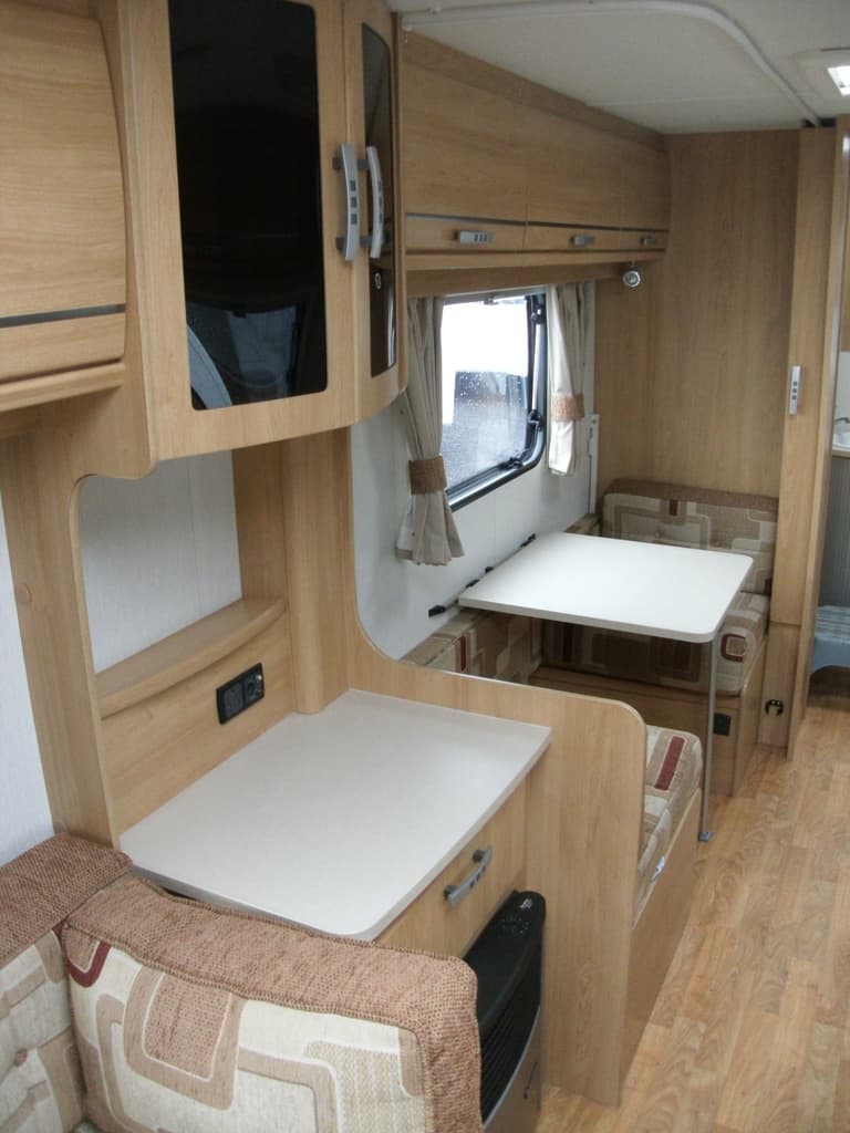 2010 Lunar Ultima 524 - SOLD | Black Country Caravans & Camping