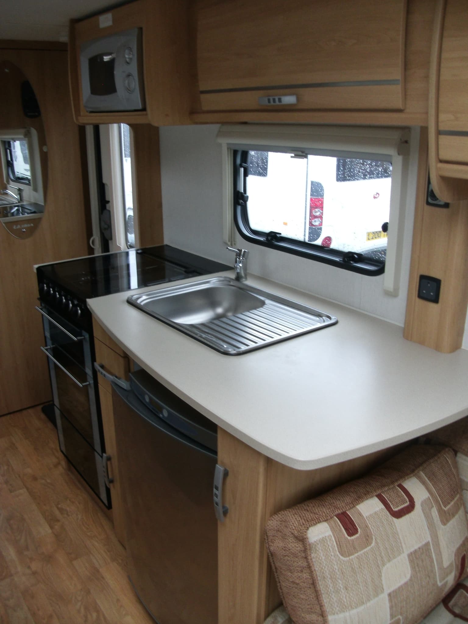 2010 Lunar Ultima 524 - SOLD | Black Country Caravans & Camping