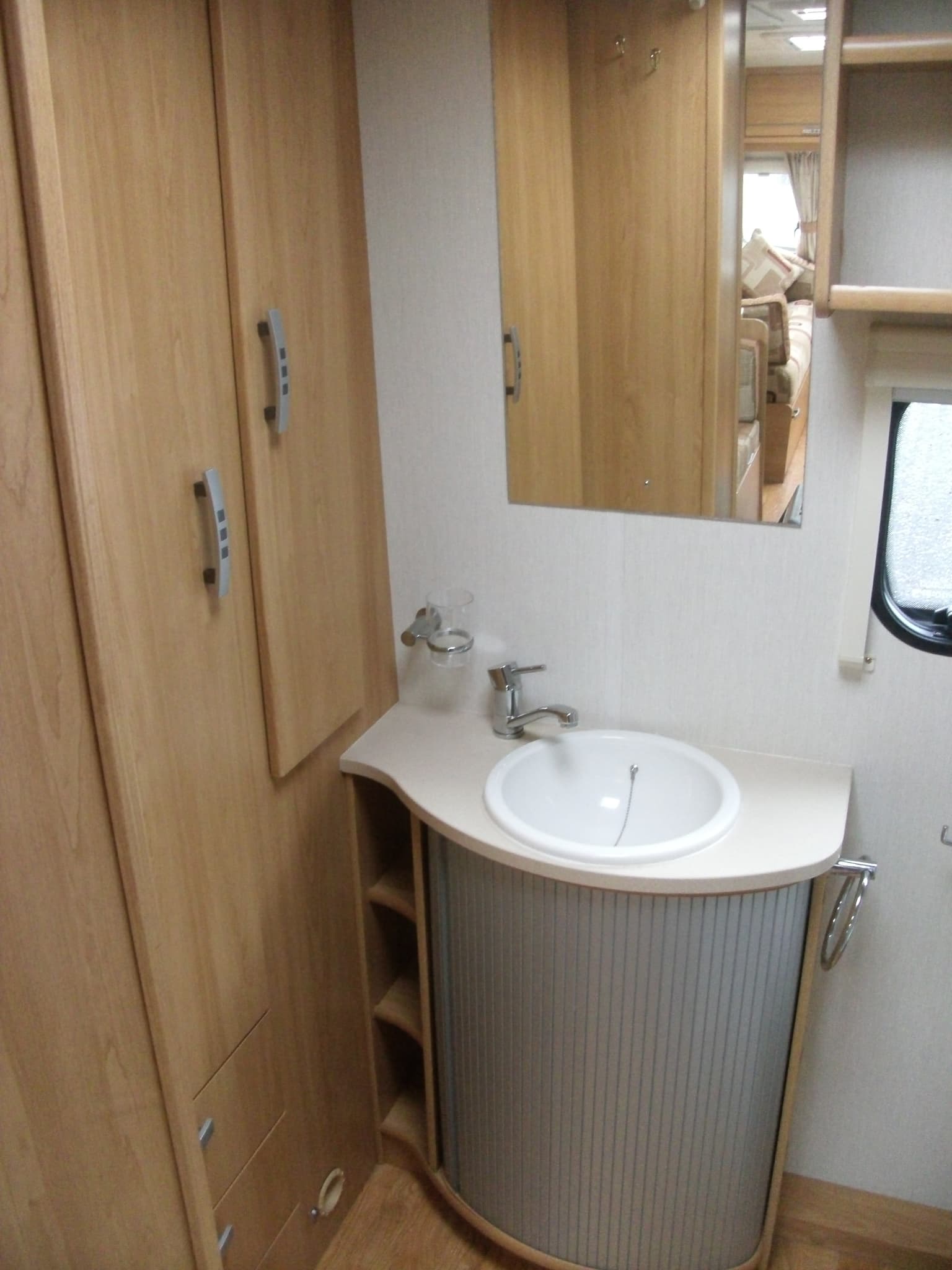 2010 Lunar Ultima 524 - SOLD | Black Country Caravans & Camping