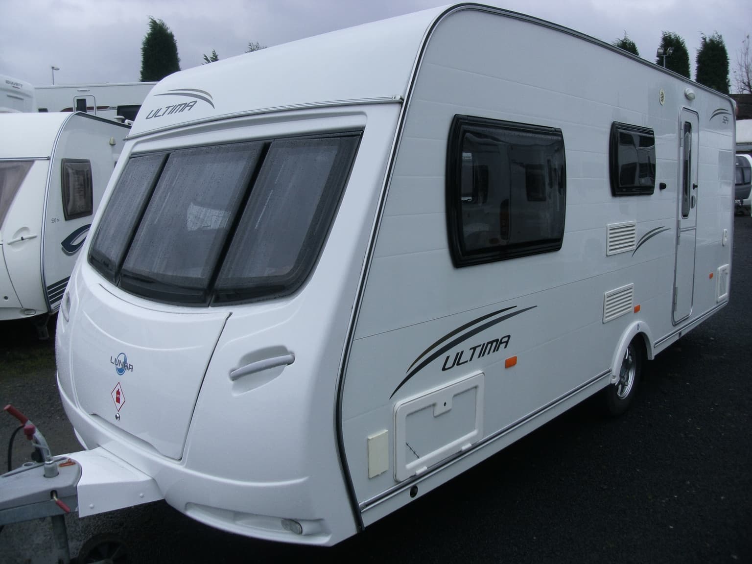 2010 Lunar Ultima 524 - SOLD | Black Country Caravans & Camping