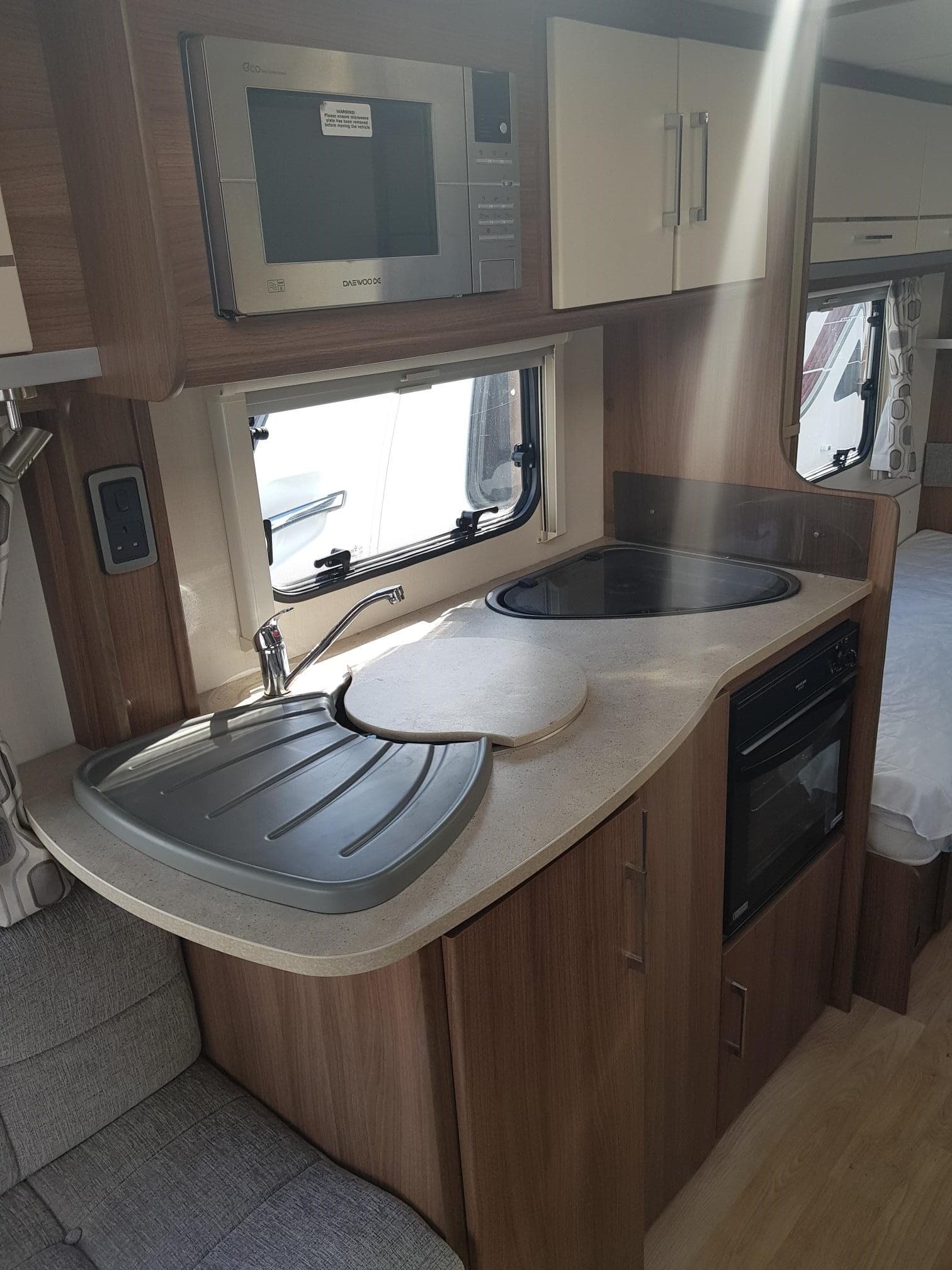 2015 Lunar Venus 550/4 - SOLD | Black Country Caravans & Camping