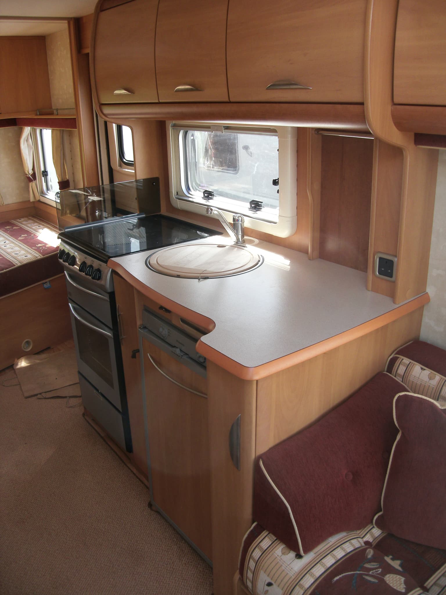 2004 Swift Challenger 550 L SE - SOLD | Black Country Caravans & Camping
