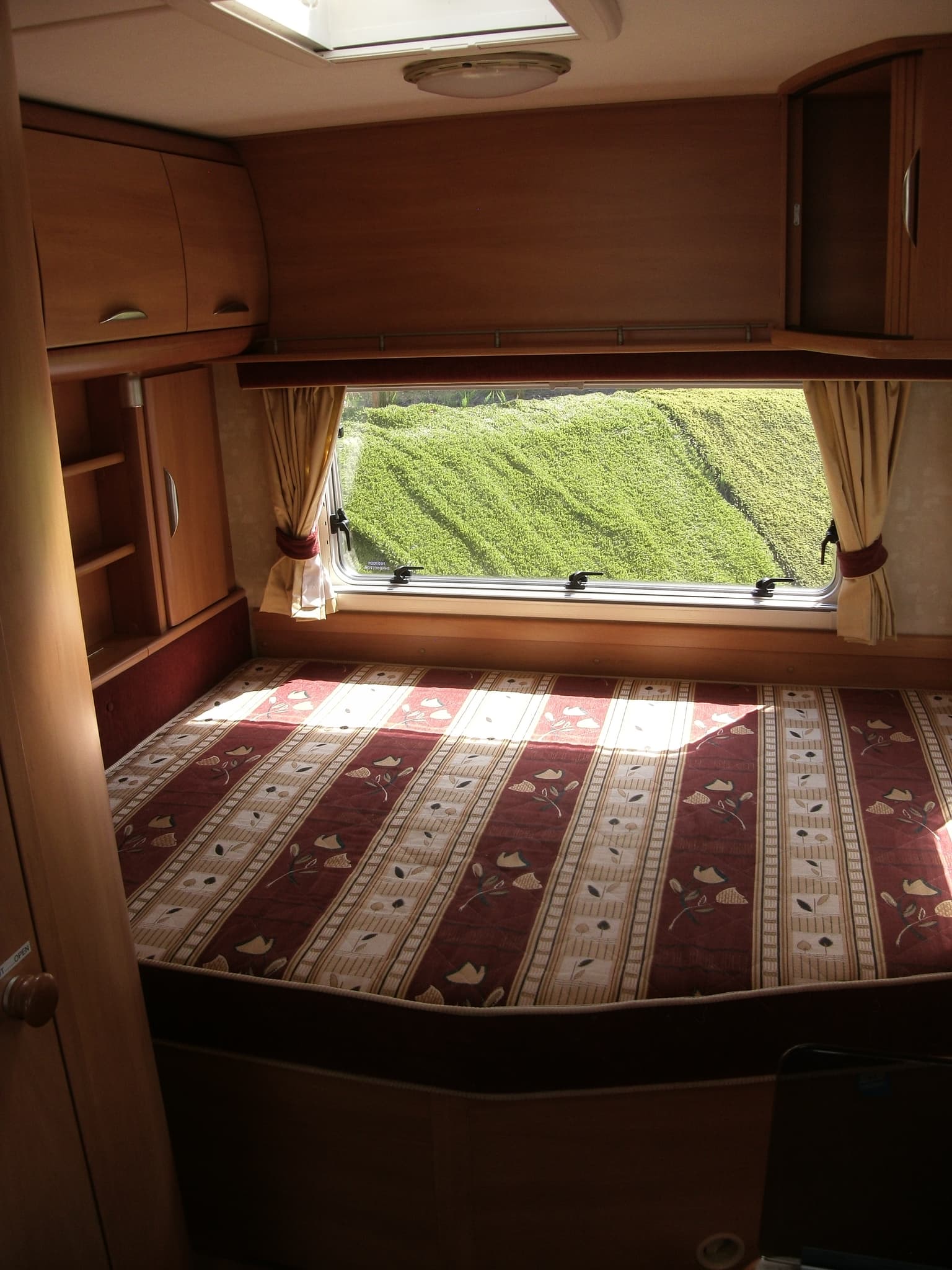 2004 Swift Challenger 550 L SE - SOLD | Black Country Caravans & Camping