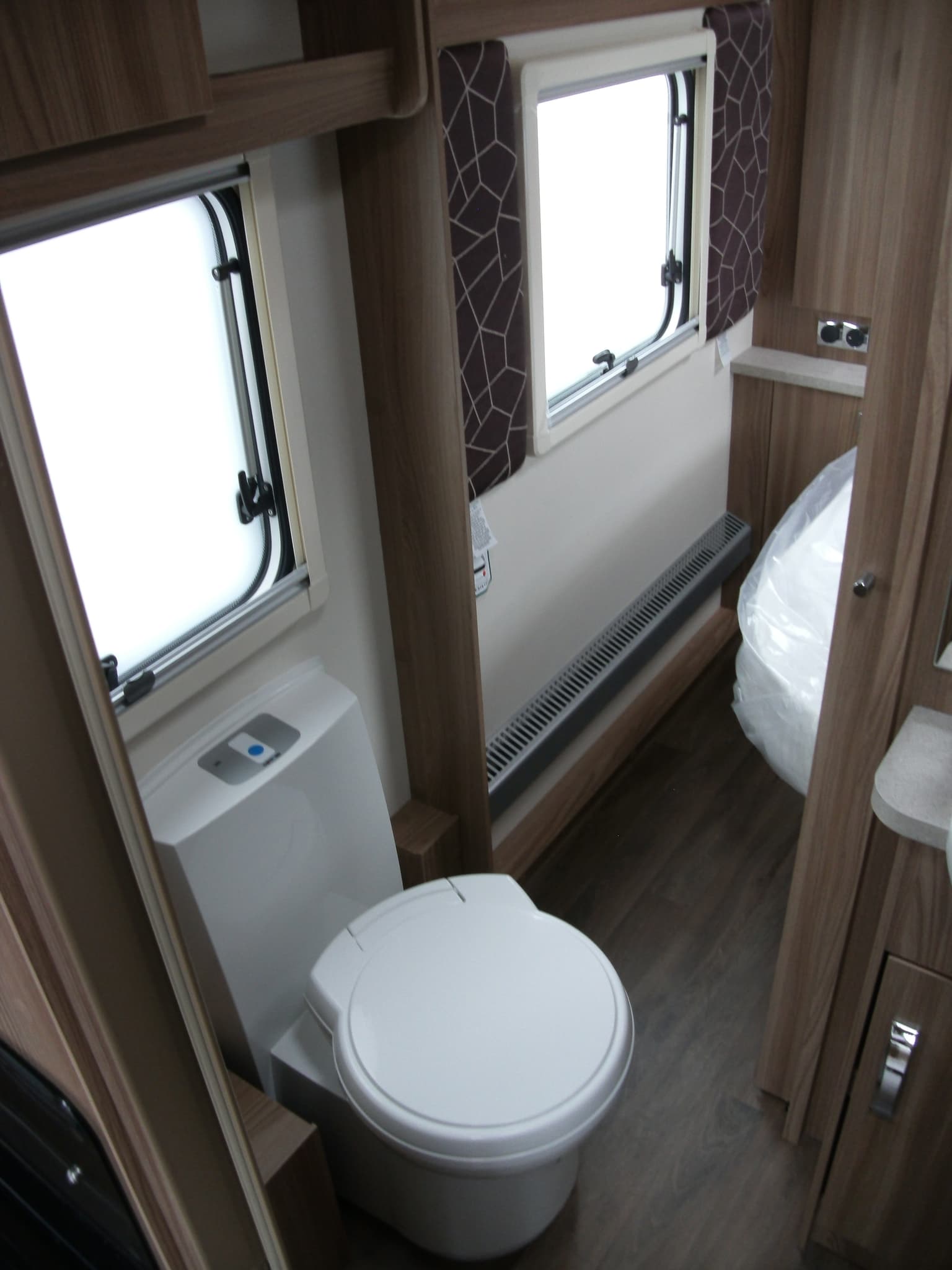 2019 Swift Challenger 560 AL - SOLD | Black Country Caravans & Camping