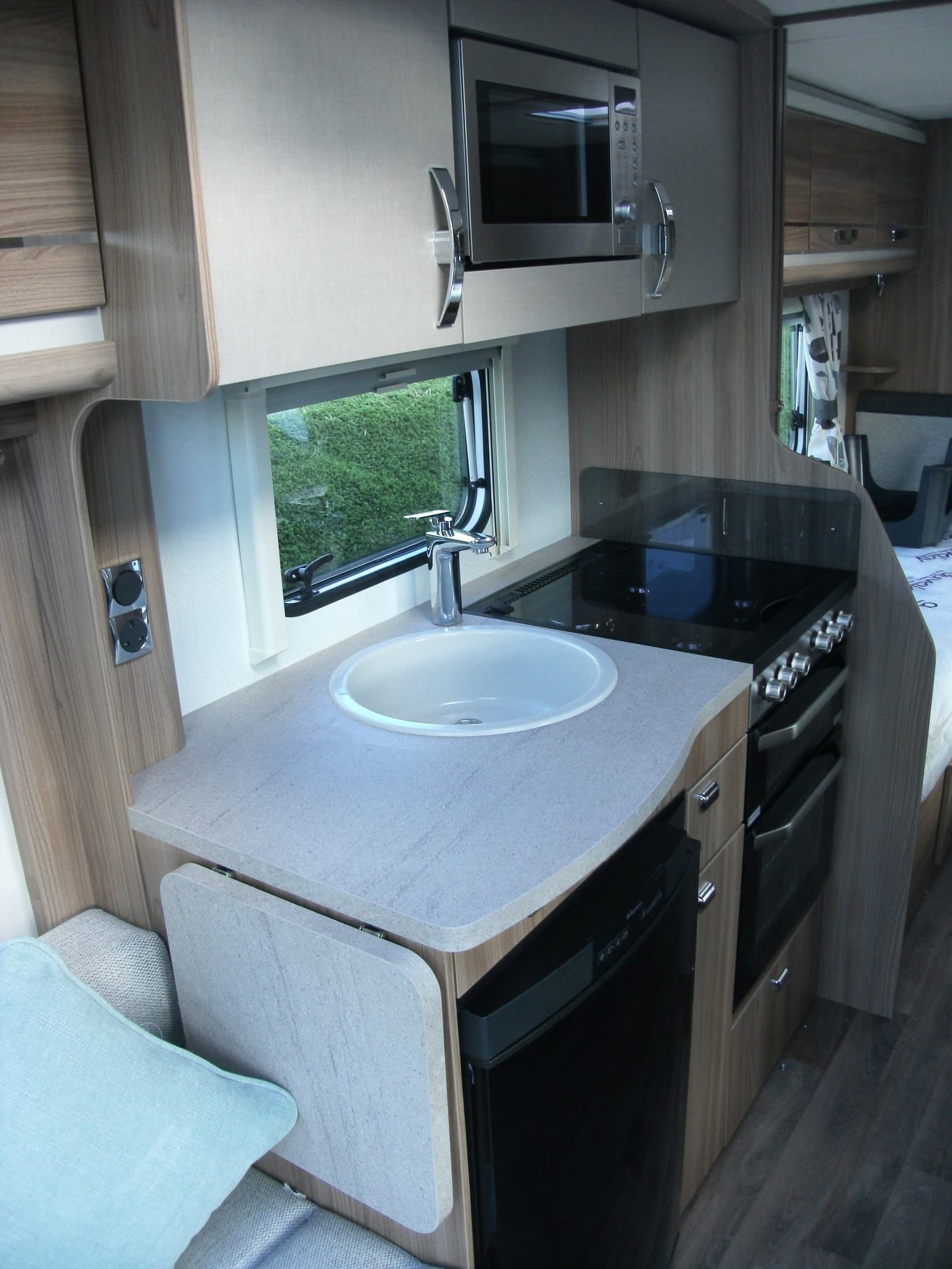 2016 Swift Challenger 565 - SOLD | Black Country Caravans & Camping